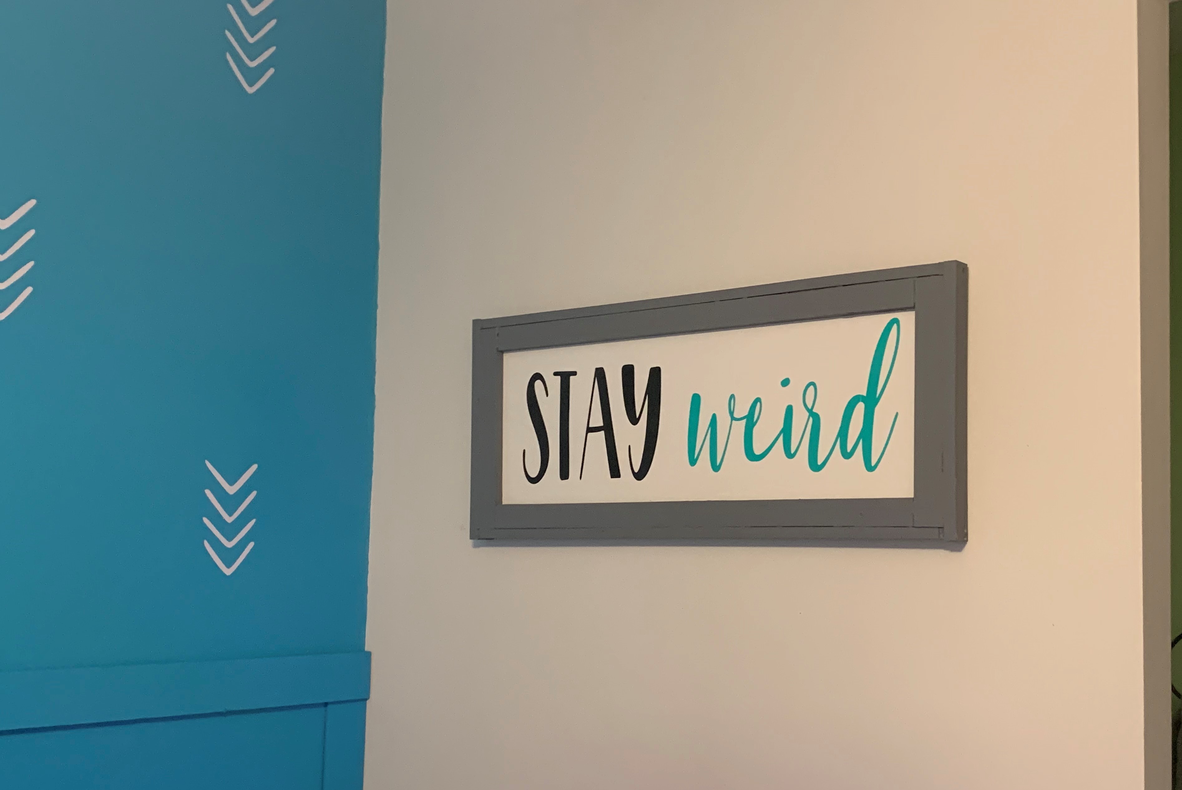 DIY Farmhouse Sign - it's hammer time: a beginner's diy journey